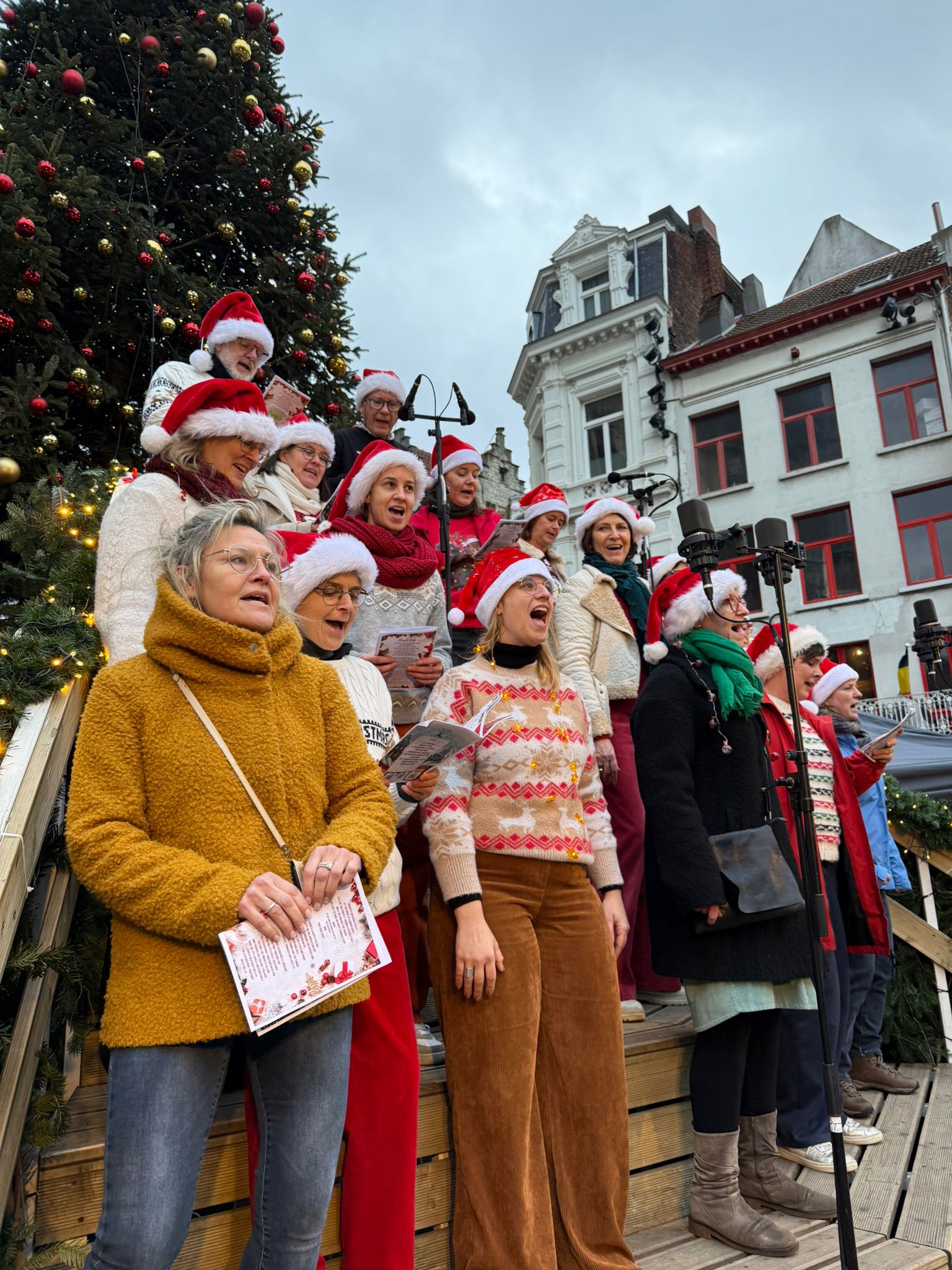 Christmas Pop-up Choir – On Stage